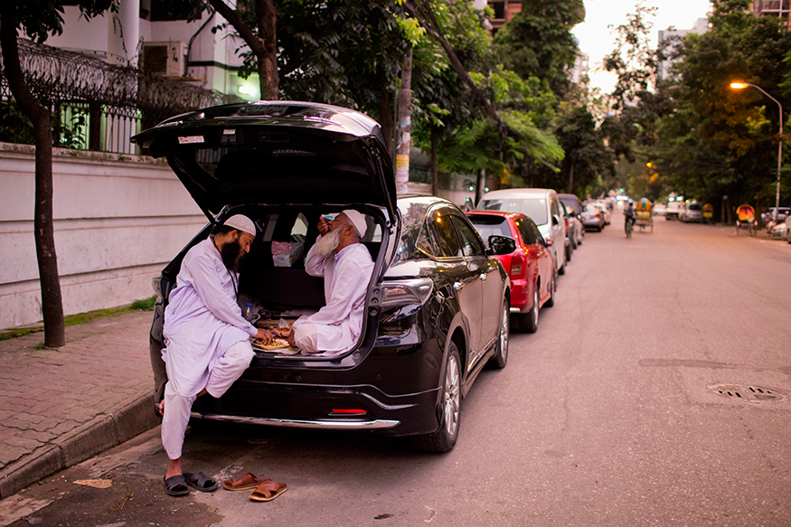Ramadan 2018: Pictures of People Breaking their Fast