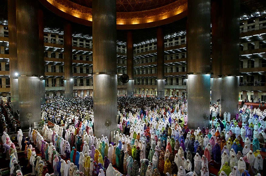 Ramadan 2018: Muslims Mark the Holy Month with Fasting & Prayer - News18