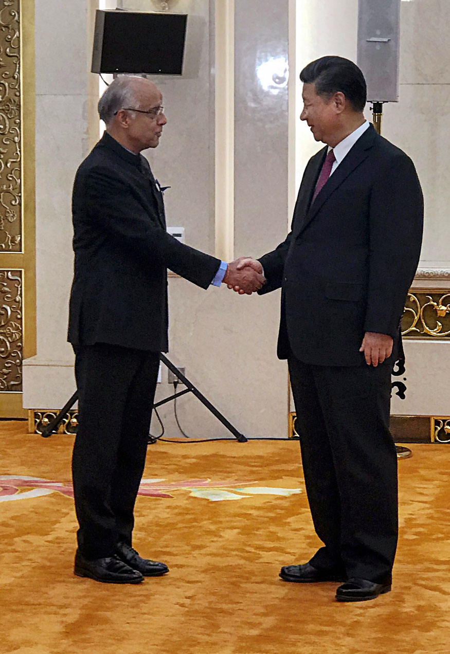 Day in Photos - May 22: Building Collapsed in Jodhpur; Honor 7A, 7C ...