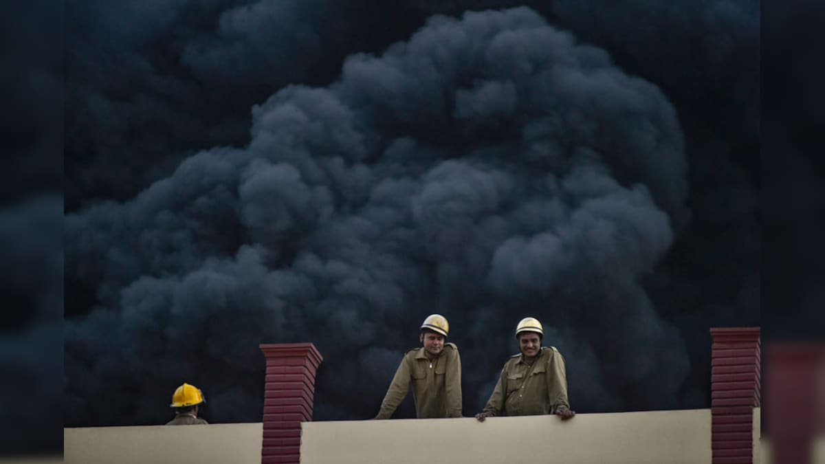 IAF's Bambi Bucket Op Helps Douse Fire Raging For Hours in Delhi's ...