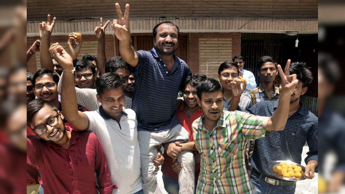 26 Students from Anand Kumar's Super 30 Academy Crack IIT-JEE - News18