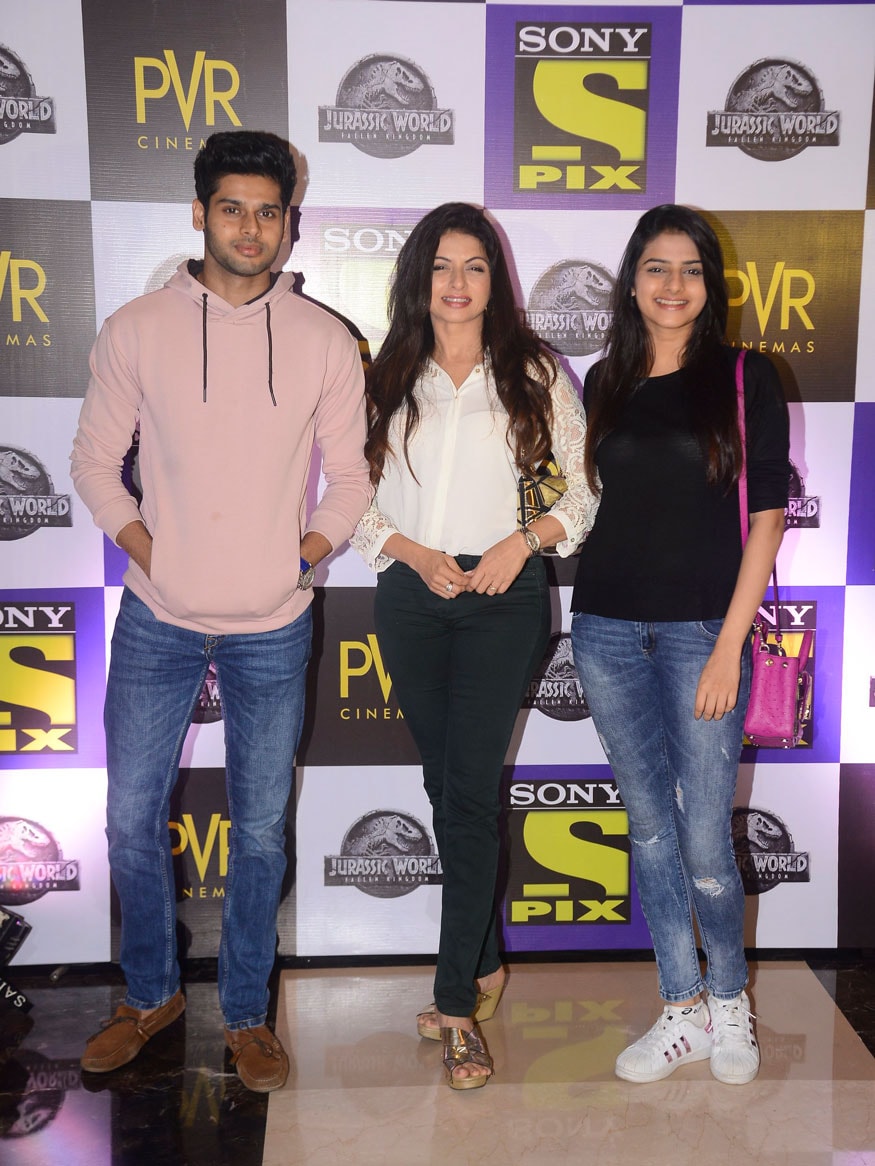 Shanaya Kapoor & Family Watch 'Jurassic World: Fallen Kingdom' - News18