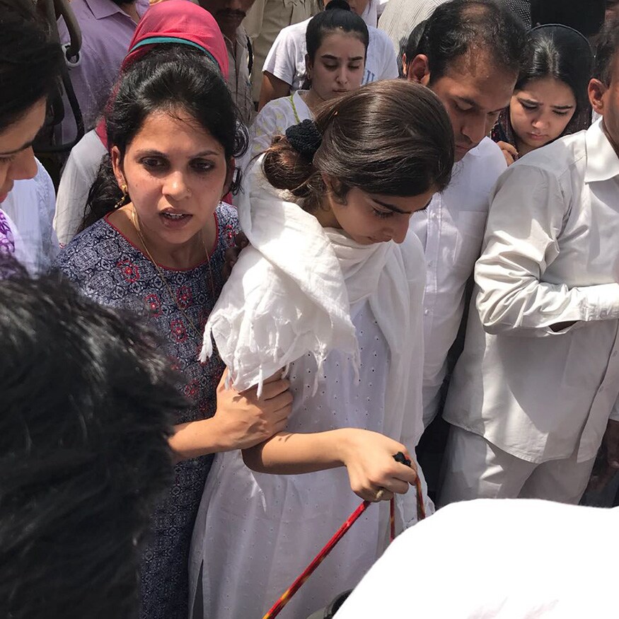 Bhaiyyu Maharaj's Funeral: Daughter Performs Last Rites - News18