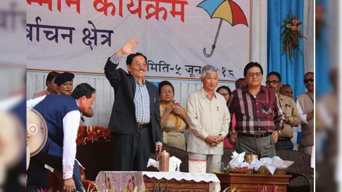 Bhaichung Bhutia Caught Offside by Sikkim Chief Minister Pawan Chamling - News18