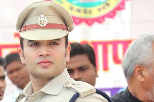 Punjab Woman Lands in Madhya Pradesh to Meet Her Hero IPS Officer - News18