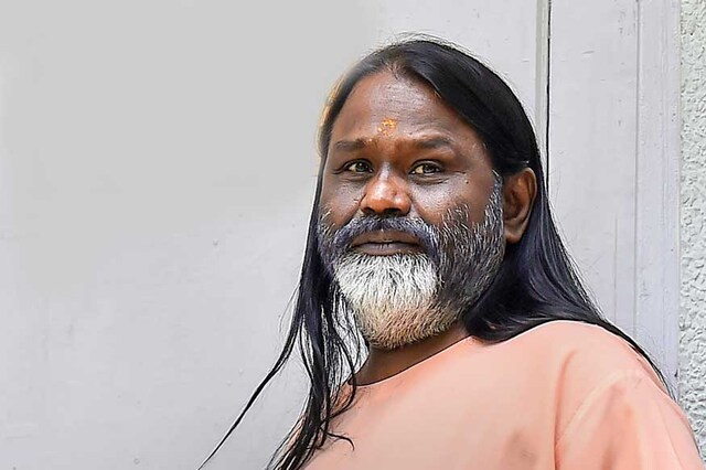 Delhi HC Pulls up Police for not Arresting Daati Maharaj in Rape Case ...