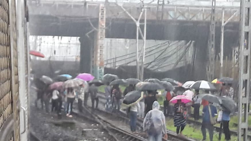 Bridge Collapses At Mumbai's Andheri Station - News18