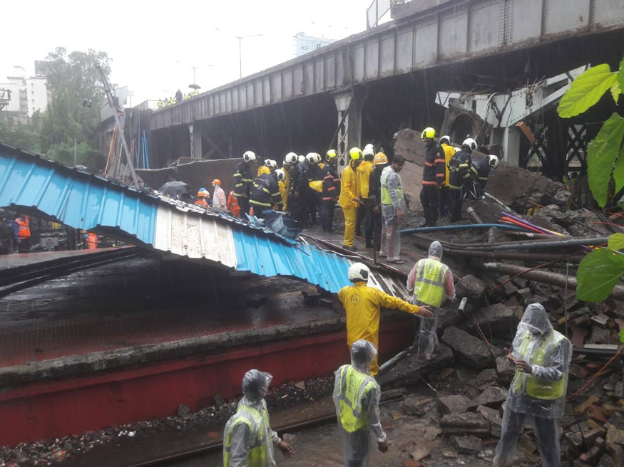 Bridge Collapses At Mumbai's Andheri Station - News18