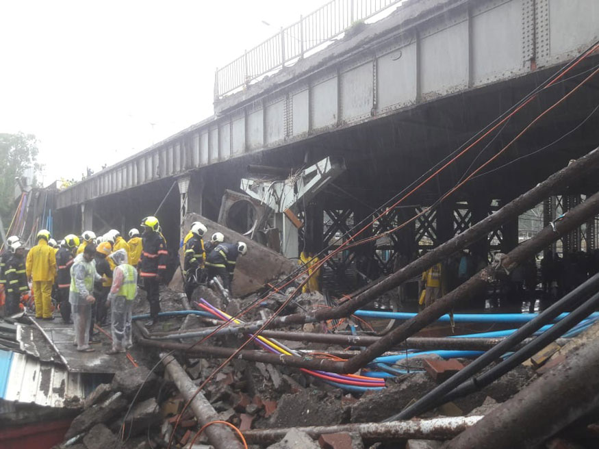 Bridge Collapses At Mumbai's Andheri Station - News18