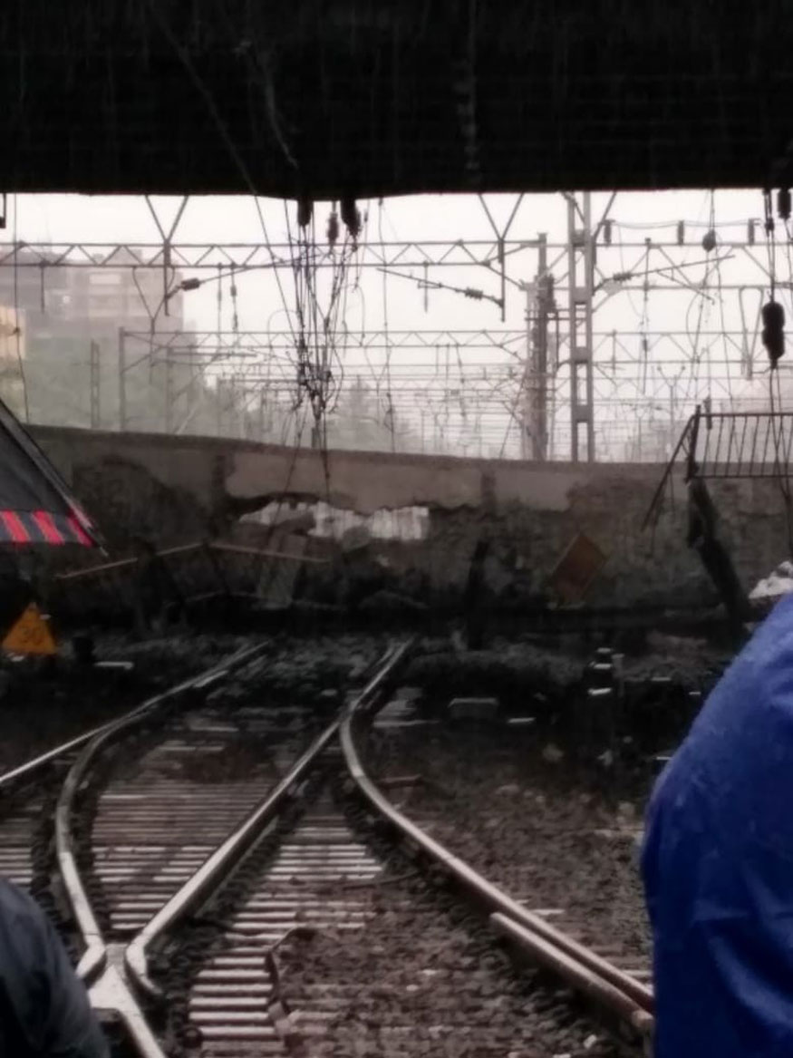 Bridge Collapses At Mumbai's Andheri Station - News18