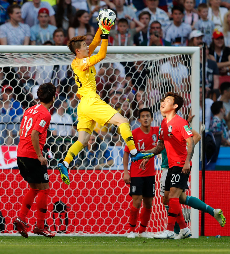 FIFA World Cup 2018: Top 5 Best Goalkeepers in the World Cup - News18