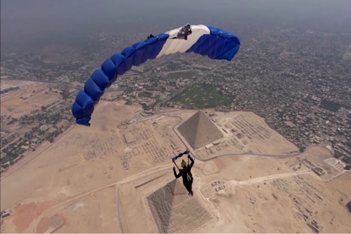 Sky Diving in Egypt: Sky Divers' POV Offers Spectacular View of the ...