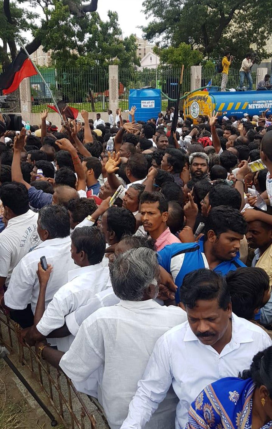 M Karunanidhi Laid to Rest Beside Annadurai at Marina in Chennai - News18