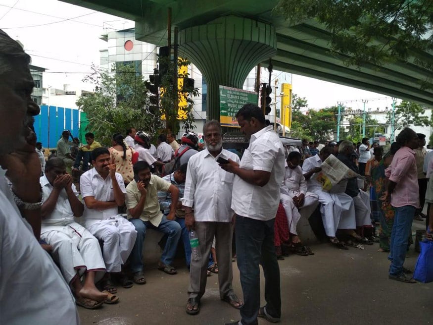 Emotional Scenes Outside Hospital as Karunanidhi Passes Away at 94 - News18