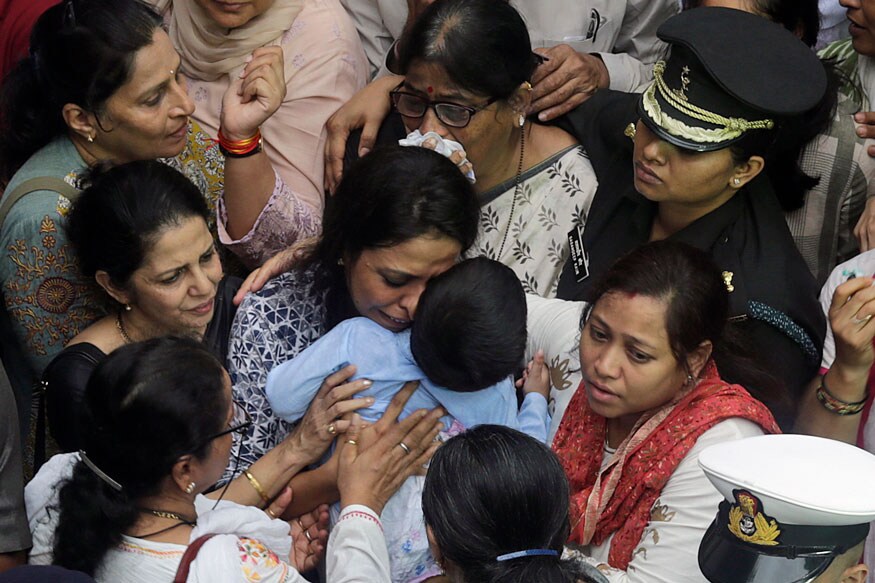 Army Major Kaustubh Rane's Funeral Procession in Mumbai - News18
