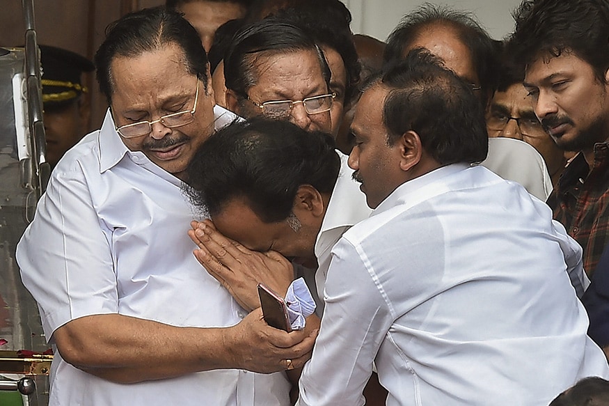 MK Stalin Breaks Down as Madras HC Allows Karunanidhi Burial at Marina ...