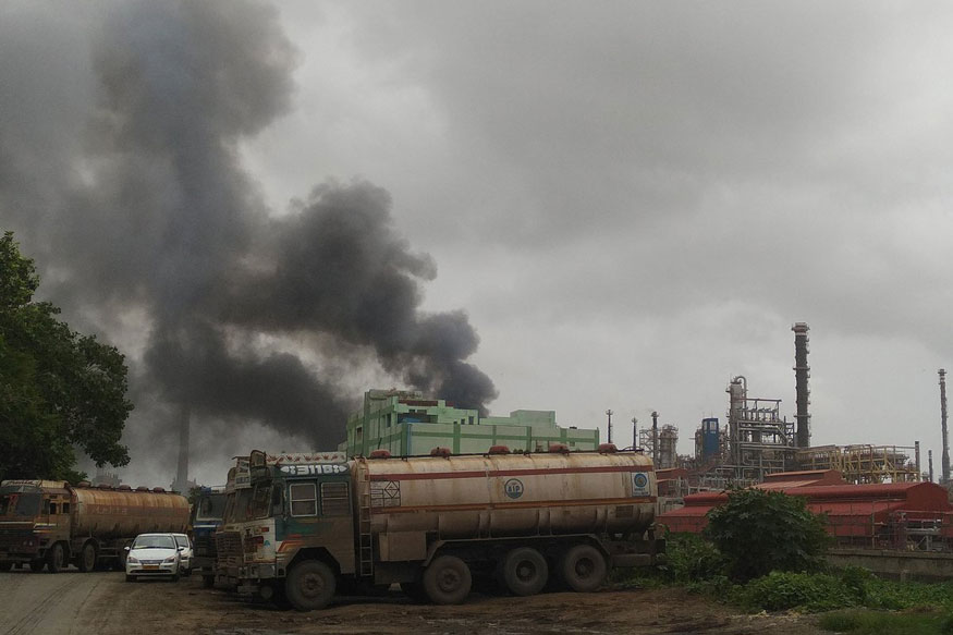 Major Fire Breaks Out at Bharat Petroleum Plant in Mumbai - News18