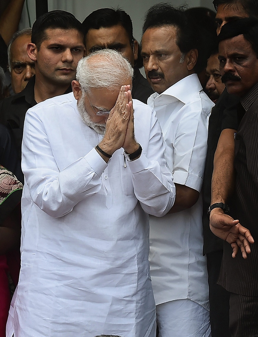 Prime Minister Narendra Modi Pays Tribute to M Karunanidhi - News18