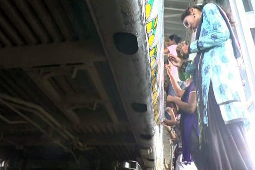 This is What Bihar Sampark Kranti Looks After an Arty Makeover - News18