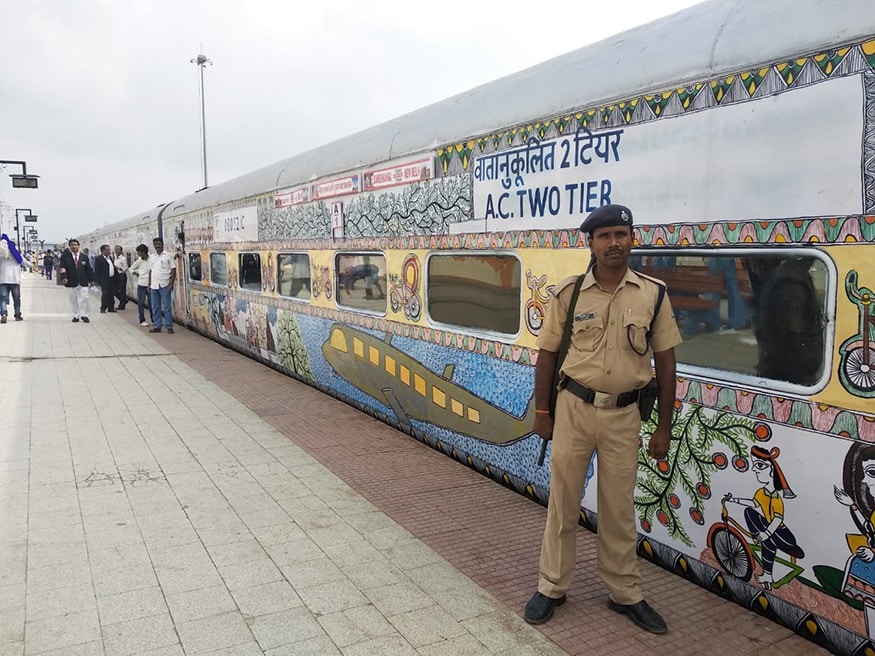 This is What Bihar Sampark Kranti Looks After an Arty Makeover - News18