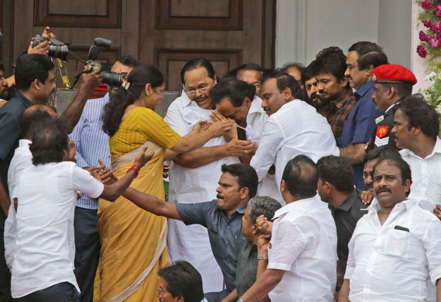 Family Bid Tearful Farewell to DMK Patriarch M Karunanidhi