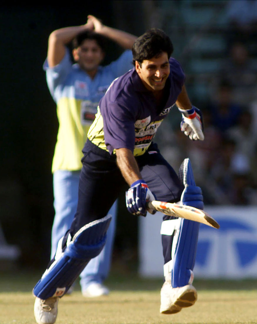 Happy Birthday Akshay Kumar: 20 Rare Photos You Must See