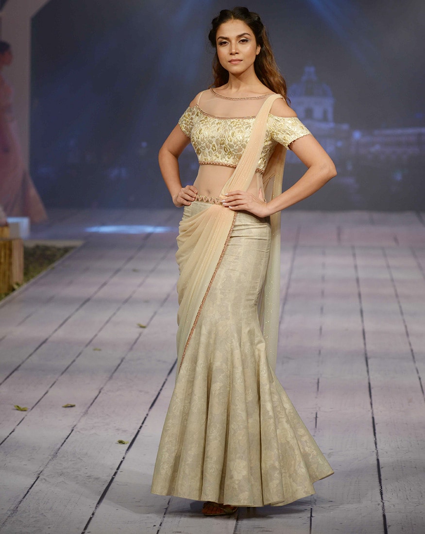 Fashion Connect 2018: Waluscha De Sousa Turns Showstopper For Mandira ...
