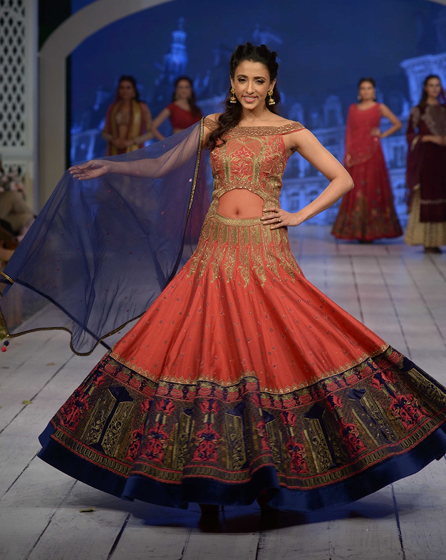 Fashion Connect 2018: Waluscha De Sousa Turns Showstopper For Mandira ...