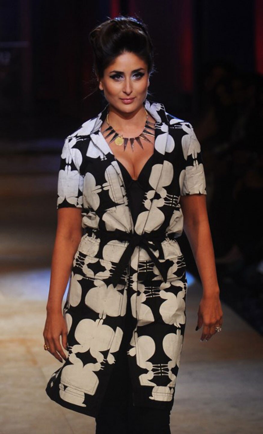 Kareena Kapoor's 39th Birthday: 18 Glamorous Ramp Walk Photos - News18