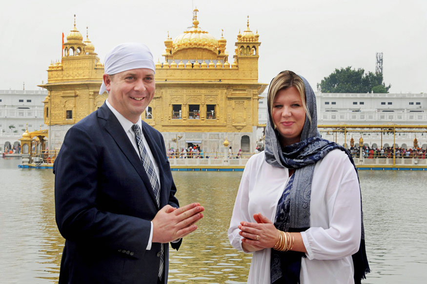 Day in Photos - October 10: Farakka Express Accident; Navaratri 2018 ...