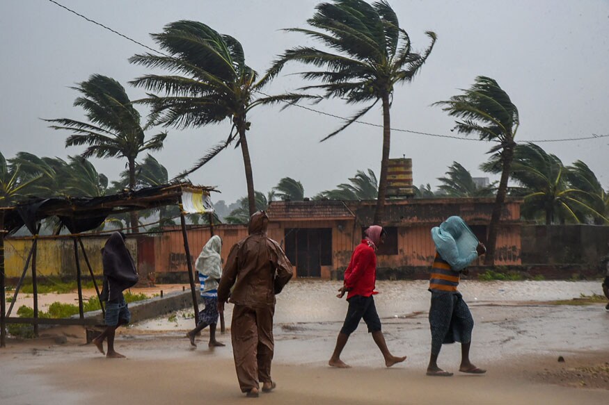 PHOTOS: Cyclone Titli Hits Odisha-Andhra Pradesh Coast - News18