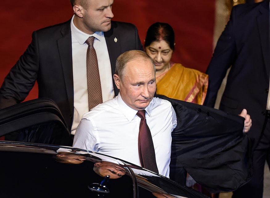 PM Narendra Modi Welcomes Vladimir Putin With a Hug - News18