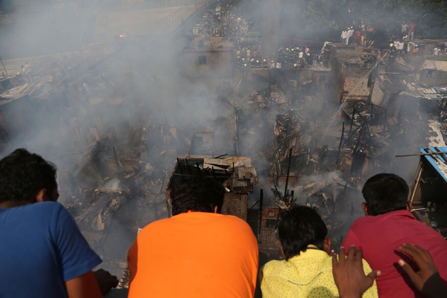 PHOTOS: Major Fire Breaks Out in Mumbai’s Bandra Slum - News18