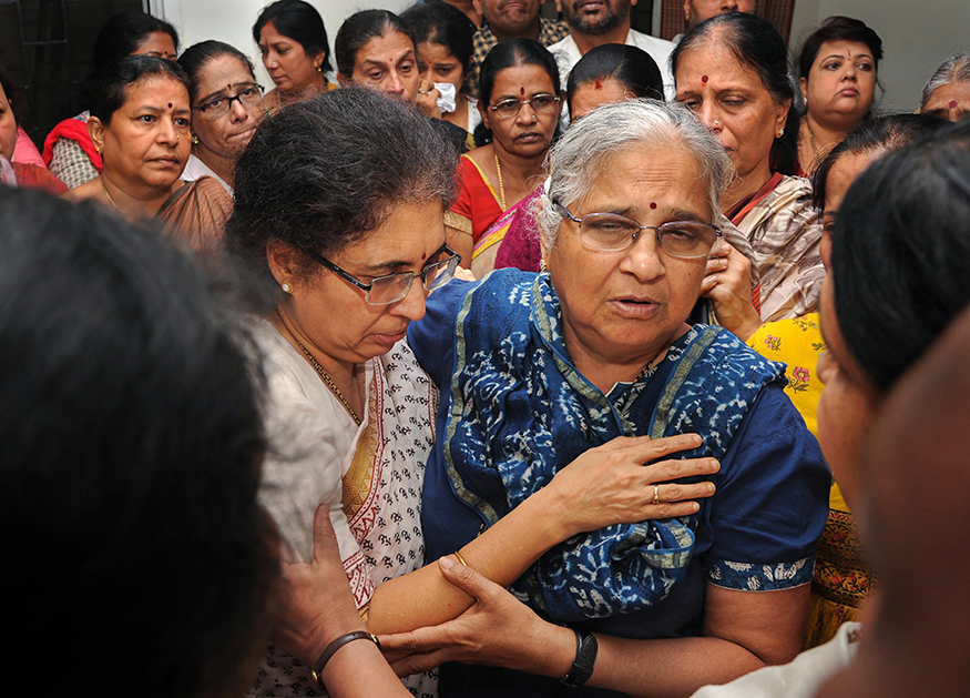 BJP Leaders & Cadres Pay Homage to Union Minister Ananth Kumar ...