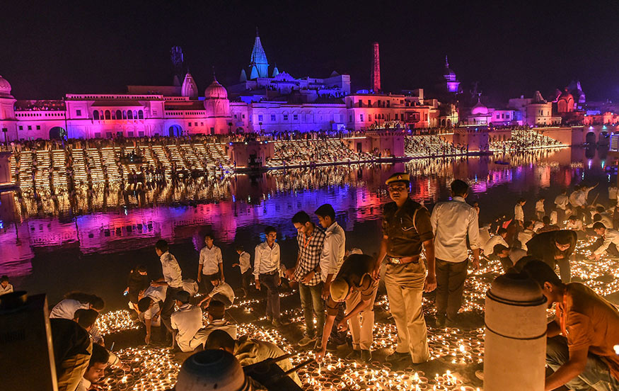 Deepotsav 2018: Ayodhya Creates Guinness Record with Diwali Diyas - News18