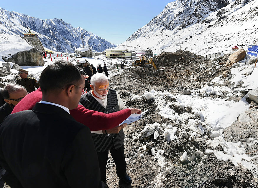 Modi in Kedarnath: Offers Prayers, Reviews the Reconstruction - News18