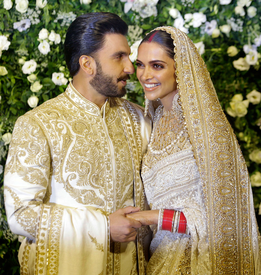 Ranveer Deepika Look Very Much In Love At The Reception Photogallery Ranveer Deepika Look Very Much In Love At The Reception Photogallery
