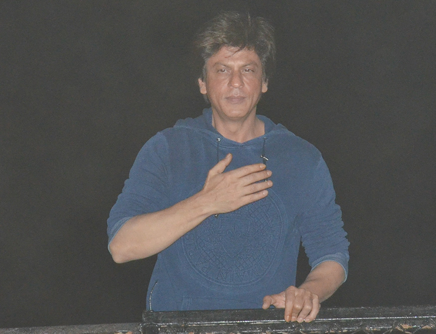 Pics Shah Rukh Khan Greets Sea Of Fans On His 53rd Birthday News18