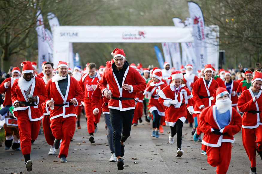 Run Santa Run: Thousands Dressed as Santa Claus Run for Charity - News18