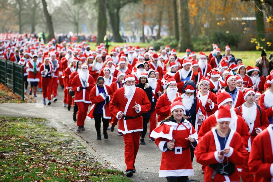 Run Santa Run: Thousands Dressed as Santa Claus Run for Charity - News18