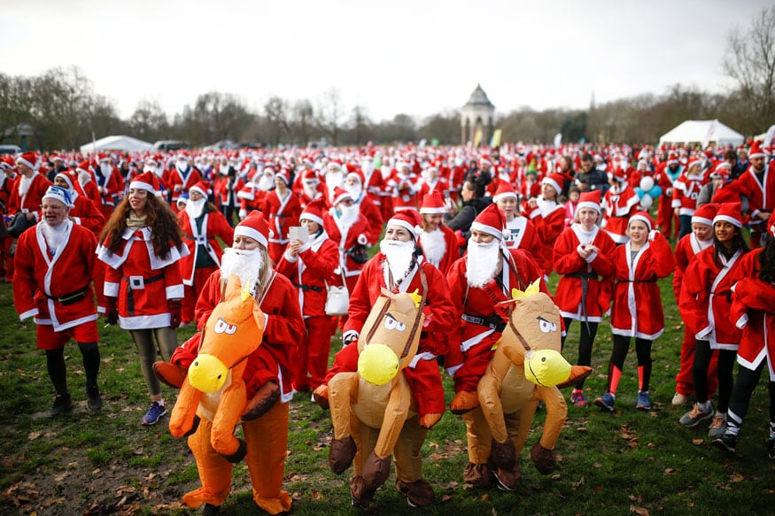 Run Santa Run: Thousands Dressed as Santa Claus Run for Charity - News18