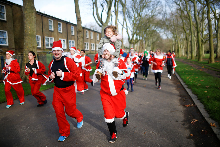 Run Santa Run: Thousands Dressed as Santa Claus Run for Charity - News18