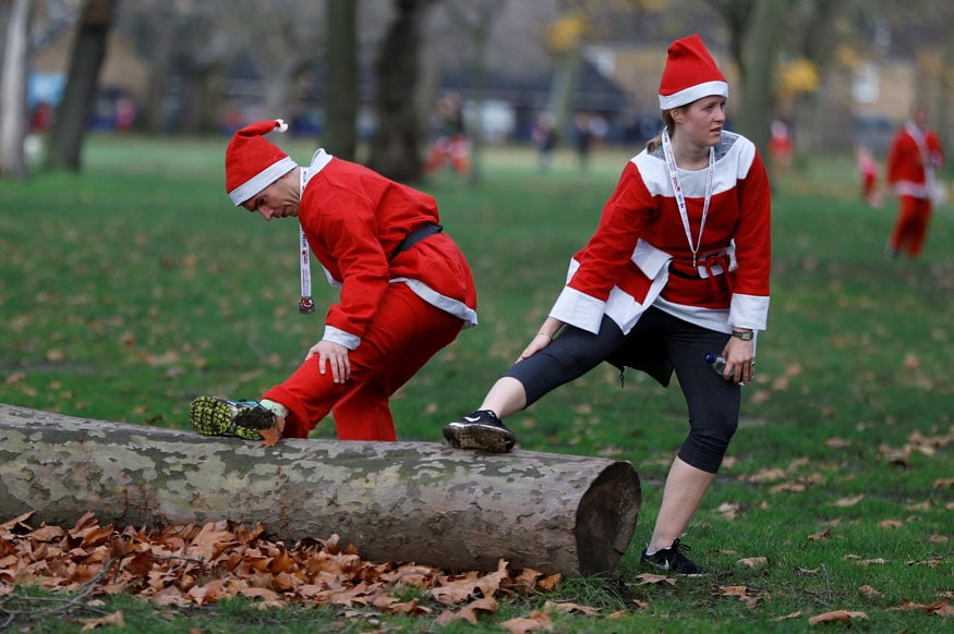 Run Santa Run: Thousands Dressed as Santa Claus Run for Charity - News18