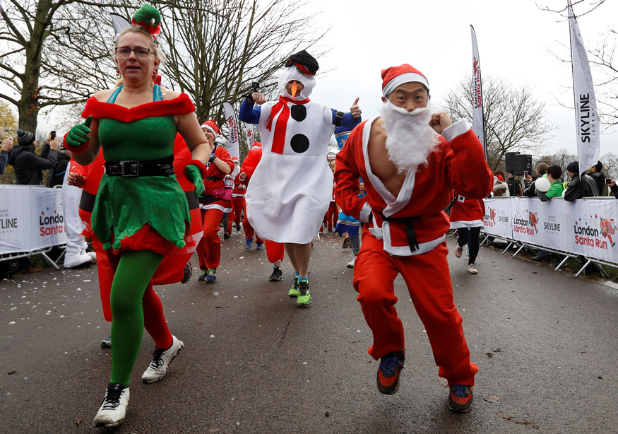 Run Santa Run: Thousands Dressed as Santa Claus Run for Charity - News18