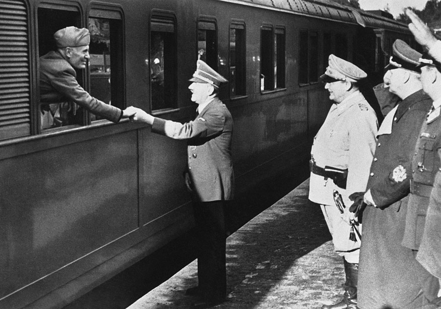 PHOTOS| World Leaders Ride the Rails Across History - News18