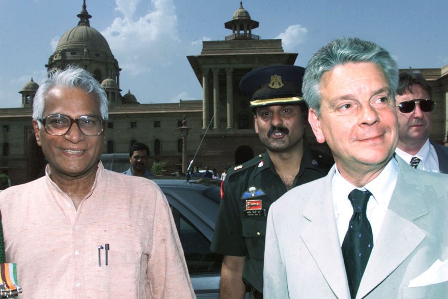 48 Rare Photos of George Fernandes - News18