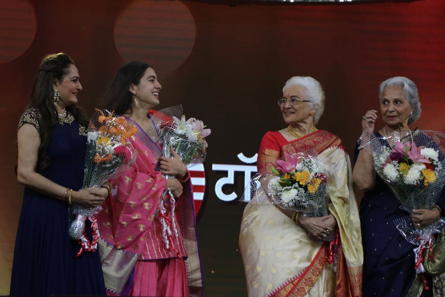 Marathi Taraka Awards 2019: Sara Ali Khan Bonds With Yesteryear ...