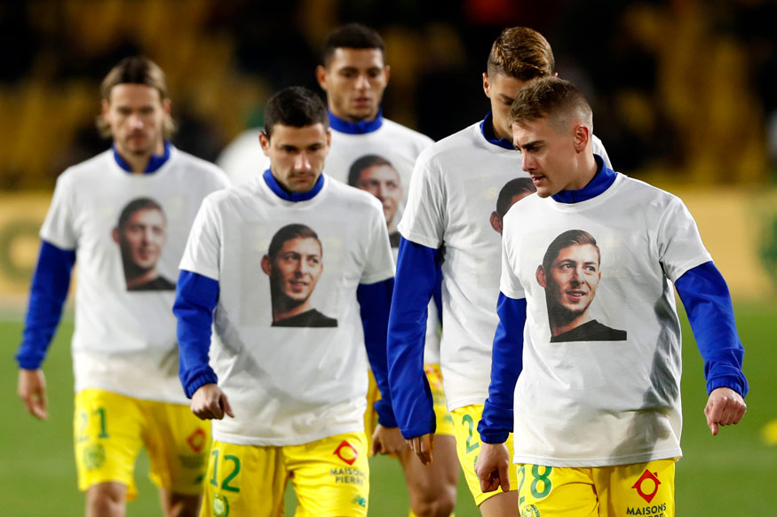 PHOTOS| Nantes Pays Emotional Tribute to Emiliano Sala - News18