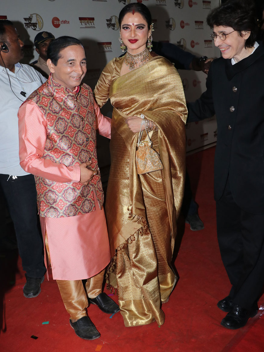 Marathi Taraka Awards 2019: Sara Ali Khan Bonds With Yesteryear Actresses