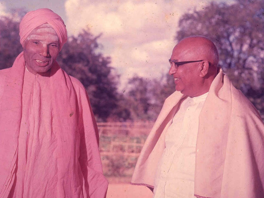 Shivakumara Swamiji's Last Rites: Devotees Pay Homage to 'Walking God ...